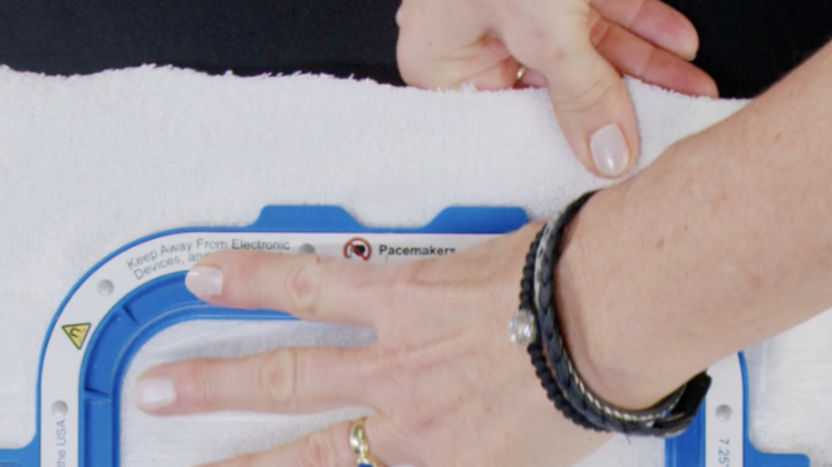 Comment utiliser le film hydrosoluble pour broderie Avalon | Madeira